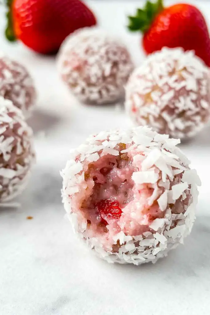 Strawberry Shortcake No-Bake Balls Recipe - Dessert Hungry
